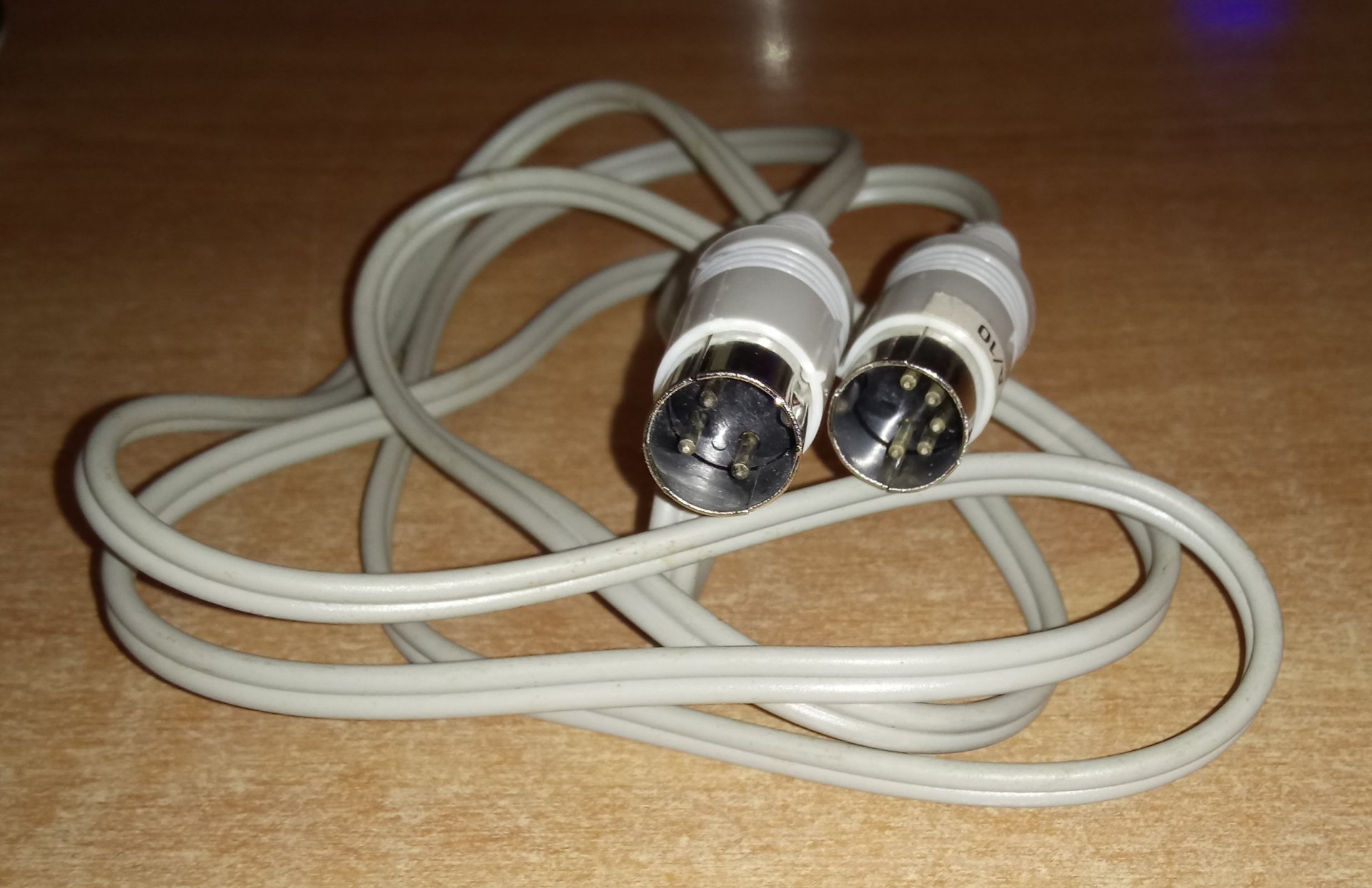 Χαρίζεται καλώδιο DIN5-DIN3 | AVsite