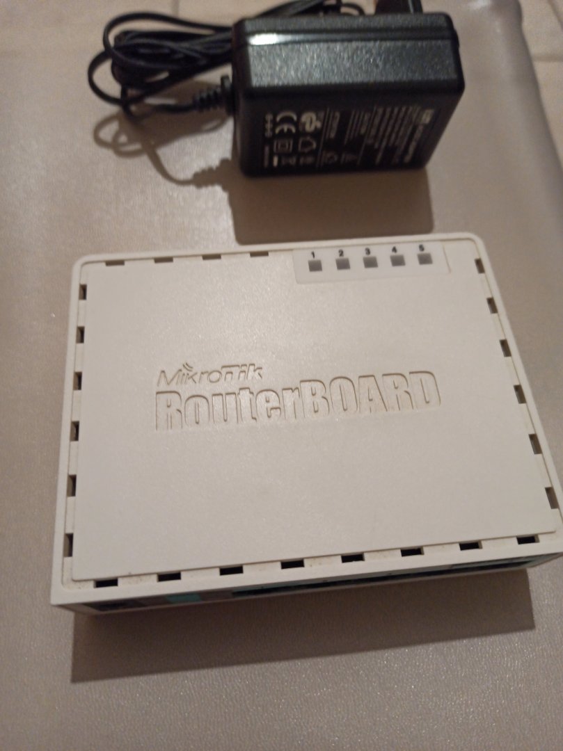 Mikrotik RB951-2n Router και Access Point 5 Ethernet Ports | AVsite